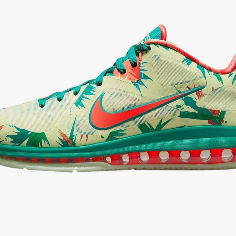Le Bron James Special Edition 2022.. Never Been Worn - Gem